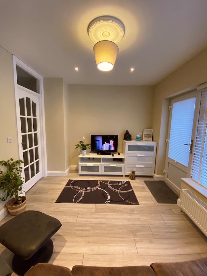 Kailash - 2 Bed Apartment With Self Check In. - Ashbourne