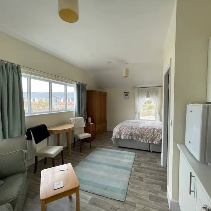 Suite With Kitchenette & Private Bathroom - Île de Man