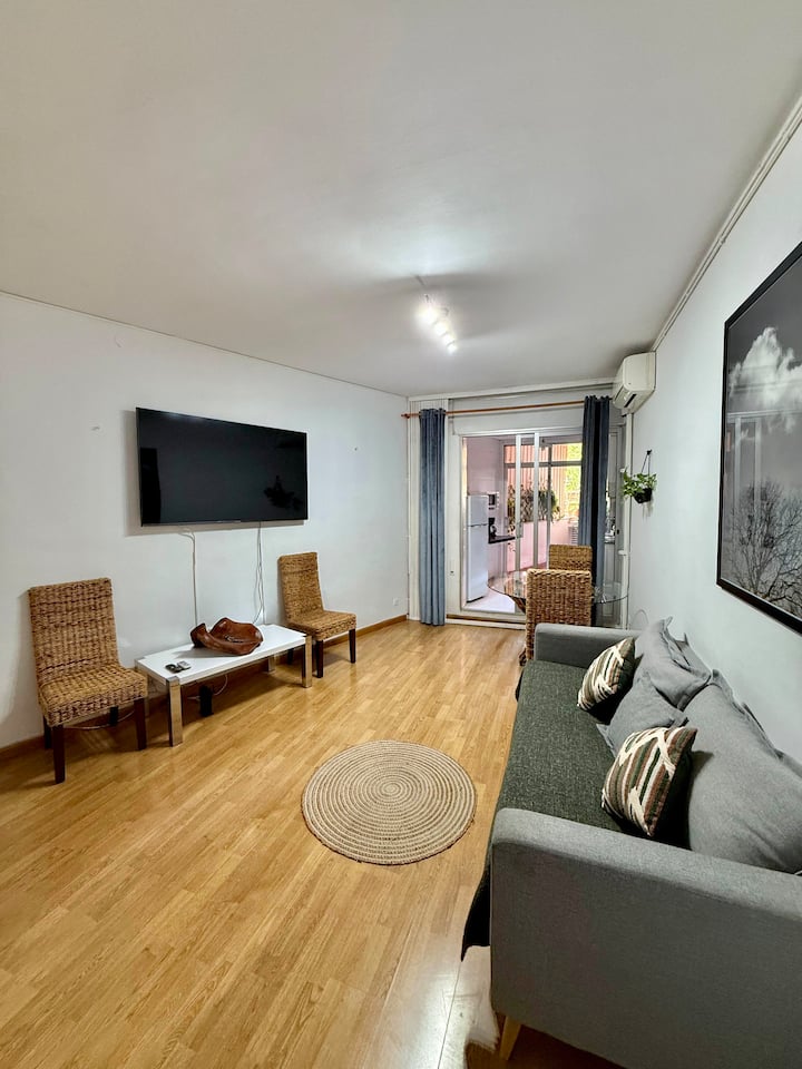 Apto Con Pequeña Terraza Interior En Eixample - Barcelona