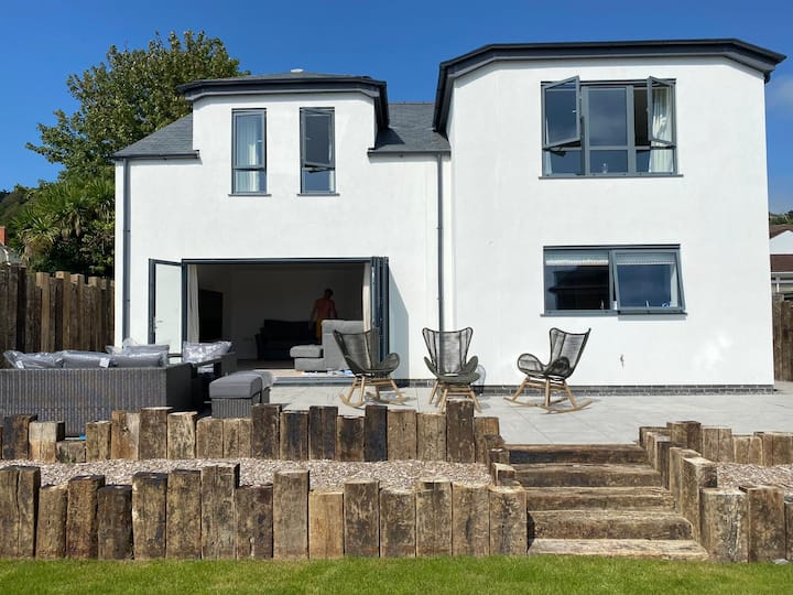 Coome Lodge: Mordern Stay Near Saunton Sands Beach - Devon