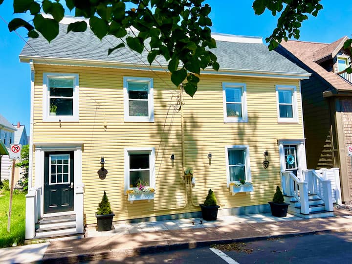 The Yellow House - Downtown Charlottetown - Charlottetown