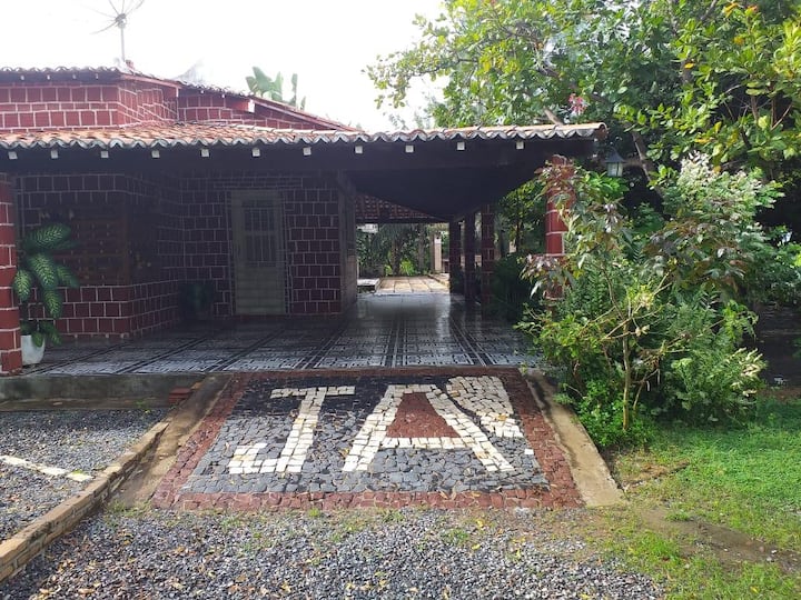 Casa Com Duas Piscinas E 3 Quartos E Um Chalé - Sobral