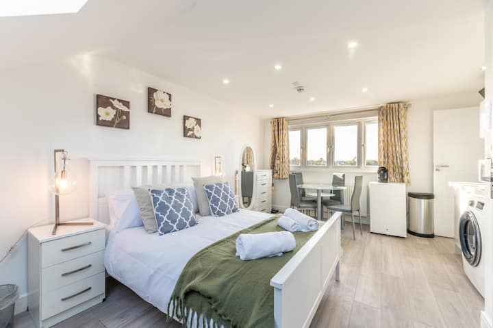 Chic Loft Studio Near Kingston & London - Epsom