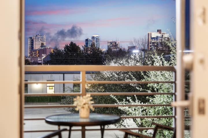 W. 7th | Balcony | Pets | Stylish & Modern Condo! - Fort Worth, TX