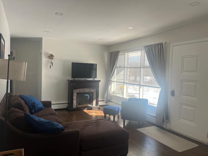 A Cozy Upstate Retreat With Hot Tub - Fahnestock State Park, Carmel Hamlet