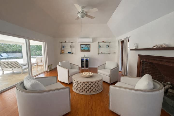Newly Decorated Retreat | Pool | Walk To Ferry - Bermuda