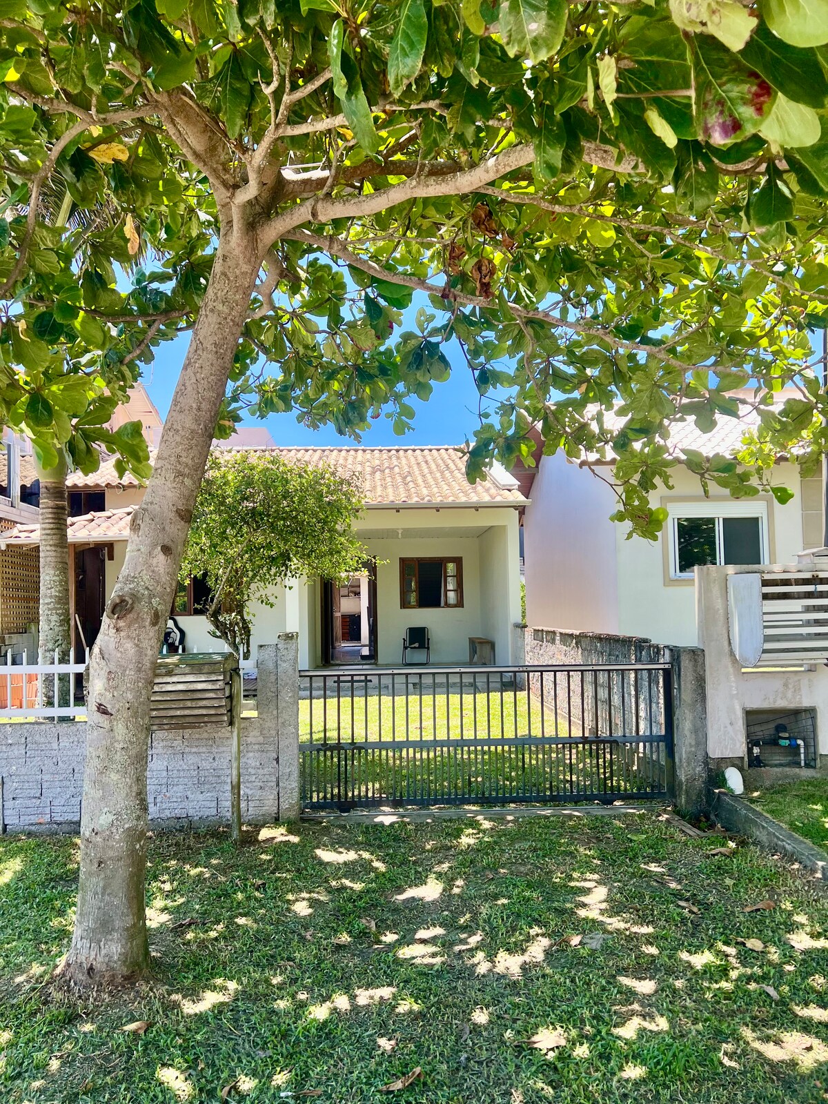 Complete, Airy and Quiet House 800 m from the Beach - Houses for Rent ...