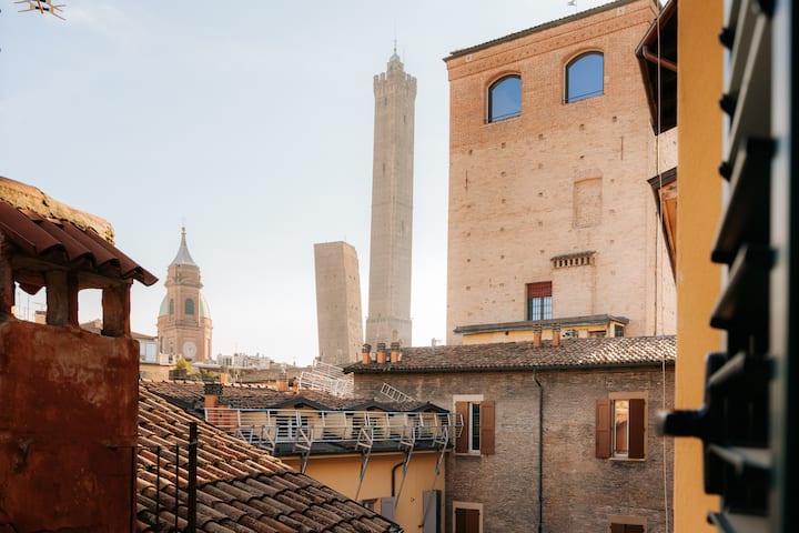 Fortana Apartment, Asinelli Tower View, Bologna - Болонья