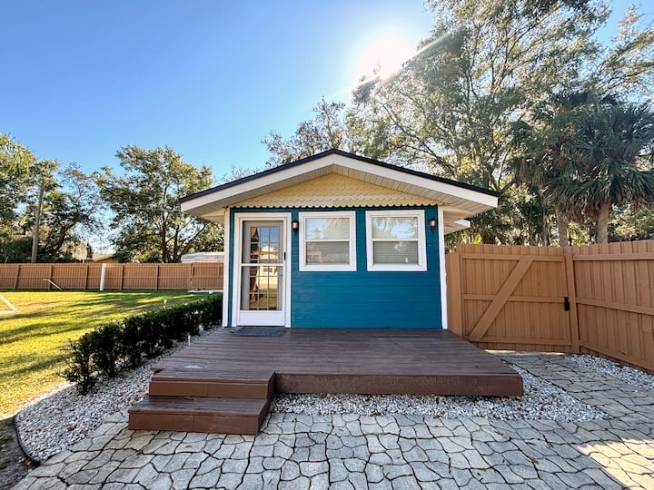 Cozy Guest House Near Disney | Parking & Privacy - Apopka, FL