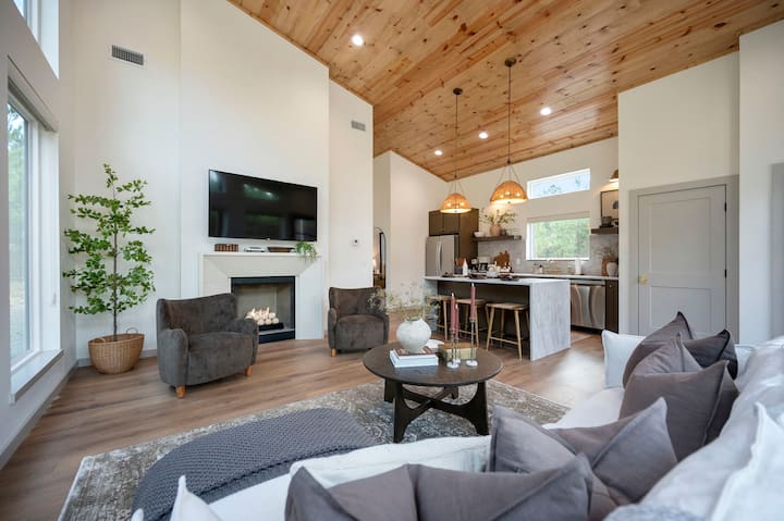 Neue Luxus-Broken-Bow-Hütte | Whirlpool, Kamin - Blockhütten zur Miete ...