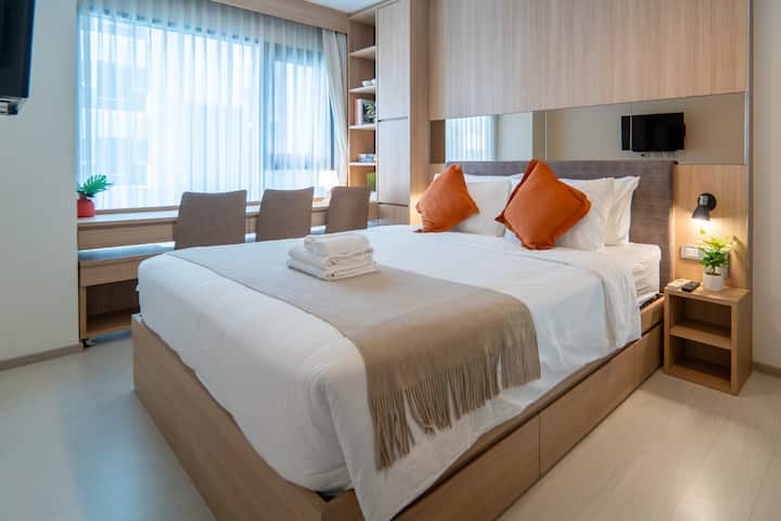 5 Star 2br King Bed Thong Lo Bts, Pool, Gym - Bangkok