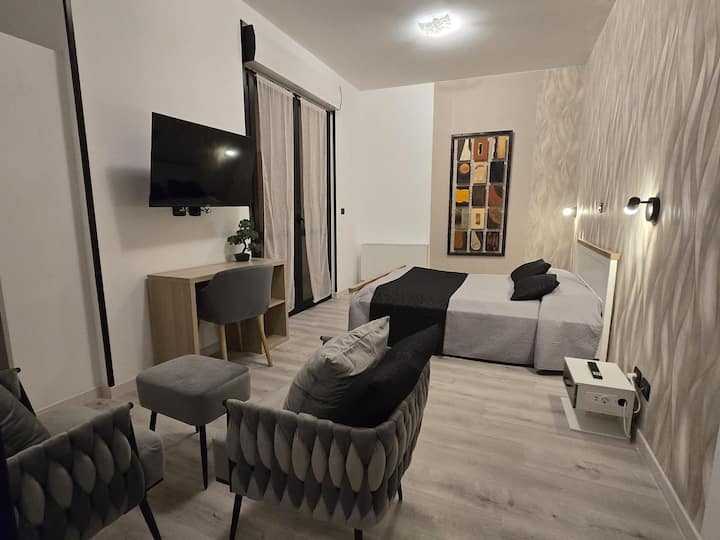 Camera Matrimoniale Con Bagno Privato E Balcone - Novara