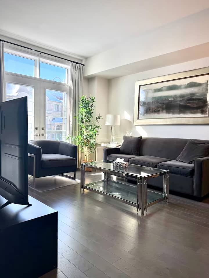 Elegant 3-bed Townhouse W/ En-suite Masterbedroom - Toronto