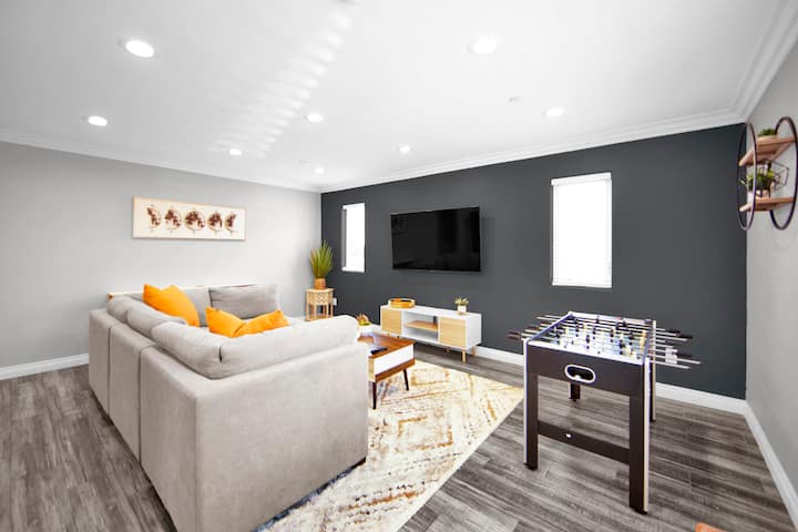 Memory Foam Beds + Free Parking - West Hollywood, CA