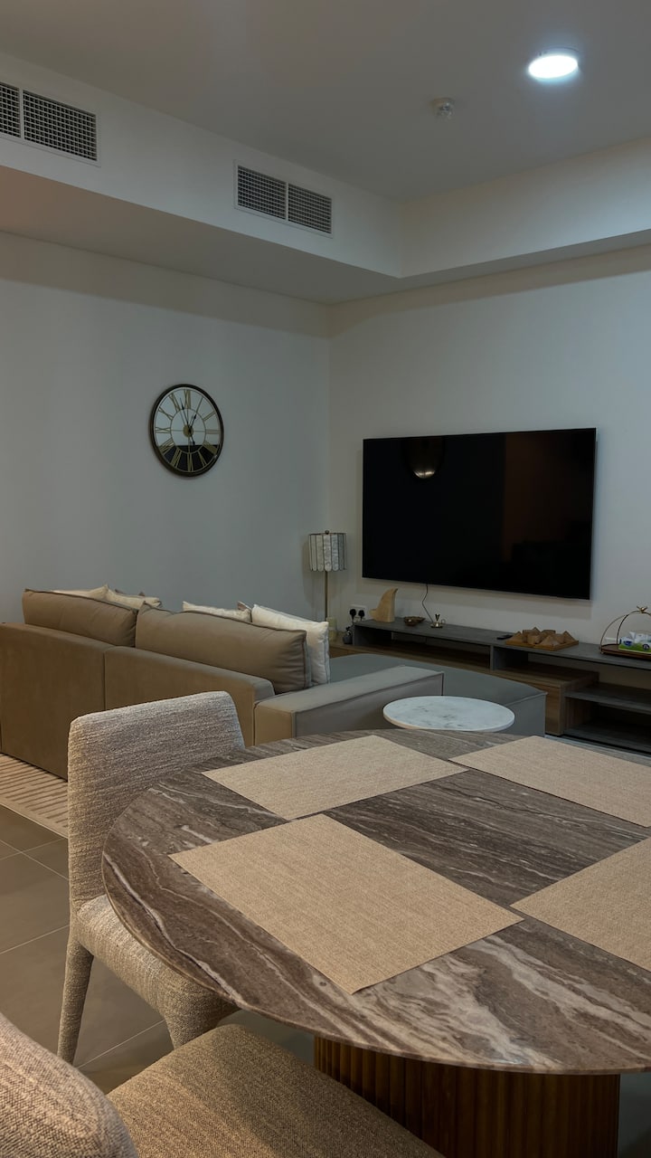 Swanky Edge Apartment ~ Urban View - Muscat