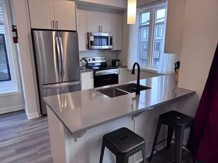 Luxurious Townhome Near Ottawa Airport Yow - Ottawa