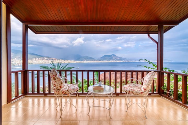 Two Seas Castle Villa-180° Mediterranean Sea View - Alanya