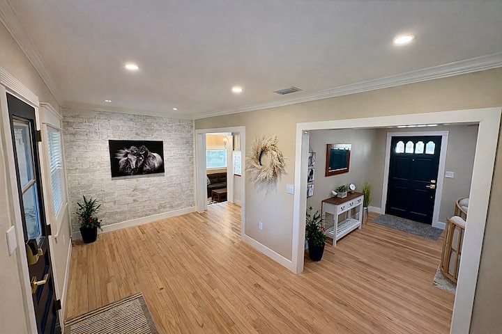 Newly Renovated - East Downtown I Clean & Quiet - Ocala, FL