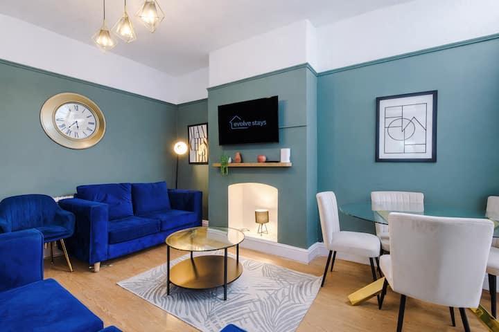 Beautiful 4bd Home | Sleeps 8 | Parking | Salford - Peak District National Park