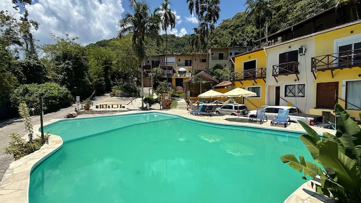 Alugo Uma Suíte Com Acomodação Para Até 3 Pessoas. - Brasil