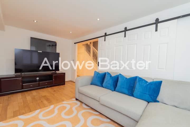 Stylish 5 Bedroom House In Chelmsford - Chelmsford