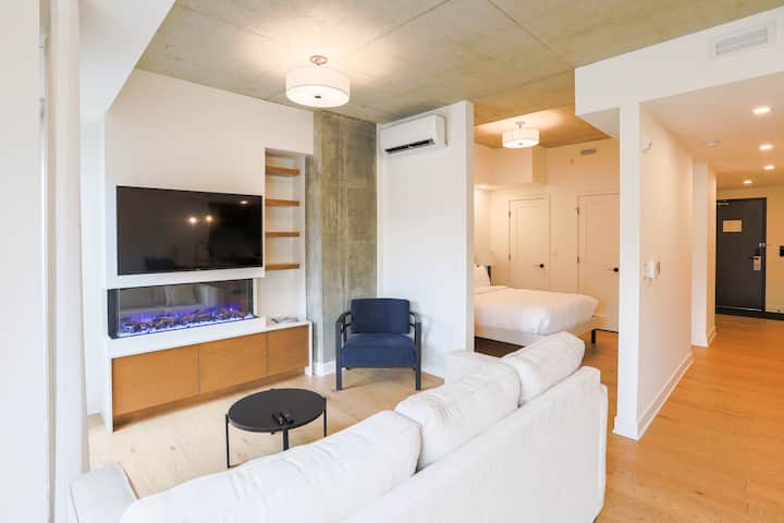 Suite #202 – Studio De Luxe | Lit Queen - Magog