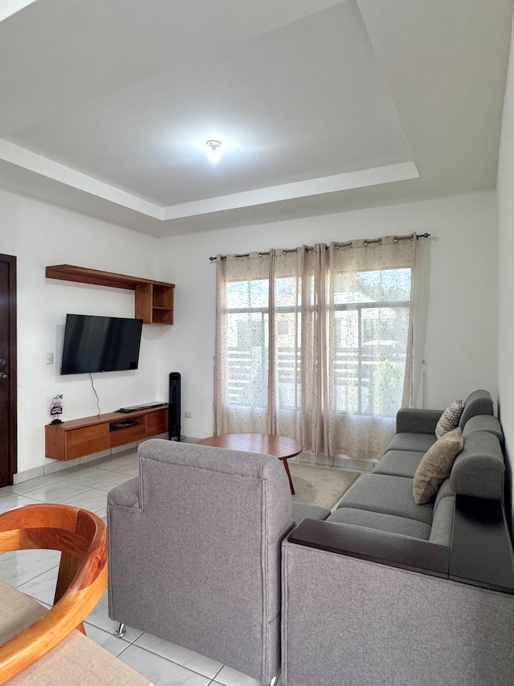 Espacio Moderno, Cómodo Y Seguro En Managua - Managua