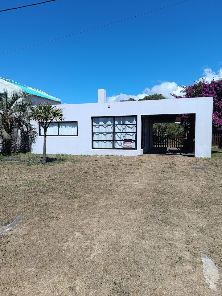 Se Alquila Casa En Aguas Dulces. - Castillos