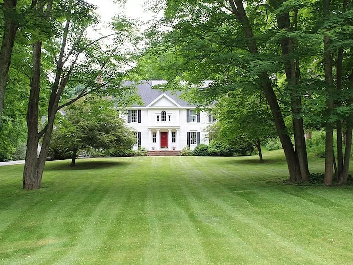 Large Home In Great Location!
Near Town & Beaches - Madison, CT