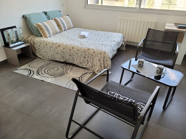 Grand Studio Cosy ,Lumineux Et Contemporain - Baillargues