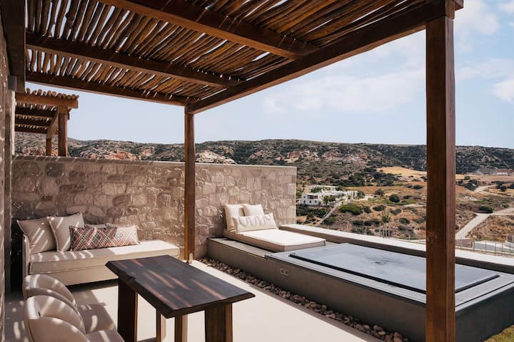 Horizon Executive Suite With Private Jacuzzi - Milos