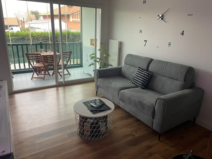 Location F2 Avec Piscine Et Parking Privé. - Hendaye