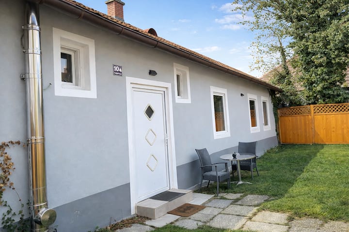 Workers Cottage, Hackler, Dla Monterów, Delavce - Kapfenberg