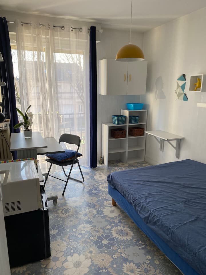 Chambre Lumineuse A L'étage De Maison Non-fumeur - Angers