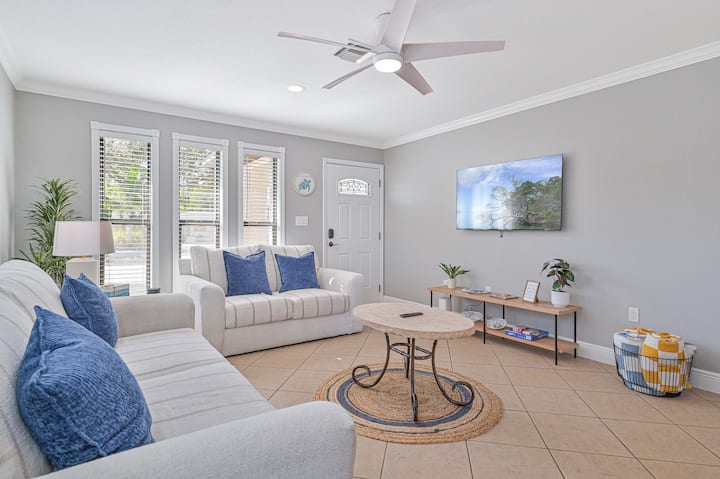 1 Mile To The Beach! Clean 2 Bedroom Cozy Duplex! - Bonita Springs, FL