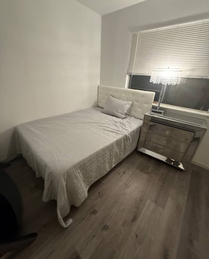 Two Rooms Available Next To Washer And Dryer - Los Banos, CA