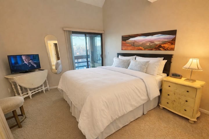 Peaceful One-bedroom With Balcony Views - Reno, NV