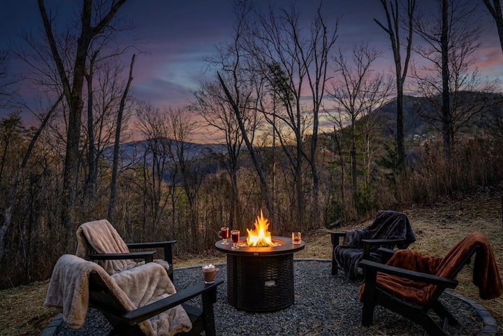 Newly Renovated! Large Pool, Fishing, Modern Lux! - Townsend, TN