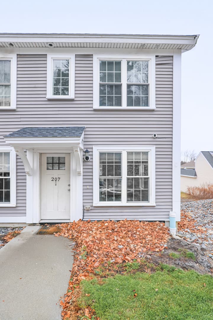 Charming Townhome In Northborough - Marlborough, MA