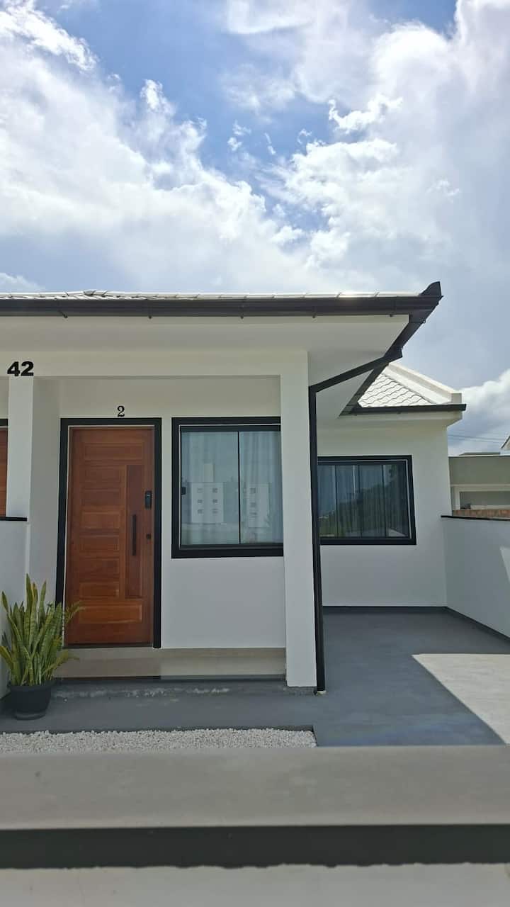 Casa 2q, C/ar, Tv, Pátio, Garagem-15 Min Floripa - Palhoça