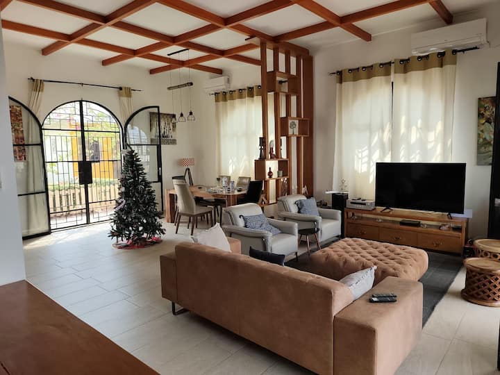 Villa Avec Couloir De Piscine - Cameroon