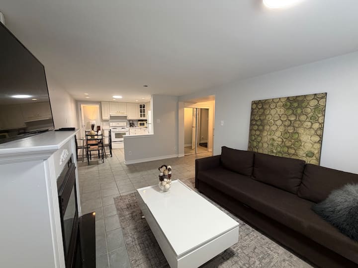 Private And Spacious Apartment! Sleeps 4 People - Vaughan