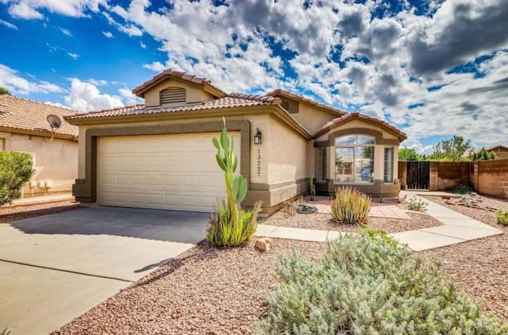 Comfort-focused 3br Home | Backyard Oasis & Games - Surprise, AZ