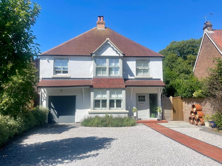A Generous 5 Bed Family Home Close To Goodwood - Chichester