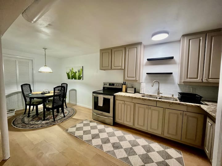 Family Friendly. 6 Mins To Clemson U. Unit B - クレムソン, SC