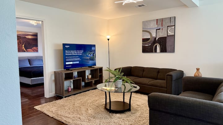 Irvine 6br Home | Big, Bright & Group-friendly - Costa Mesa, CA