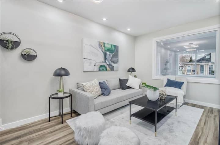 Elegant Private Home Upscale Comfort & Serene Stay - Winnipeg
