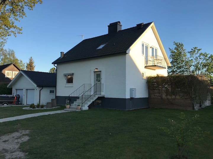 Välkommen Till Ett Familjekärt Hus! - Lidköping