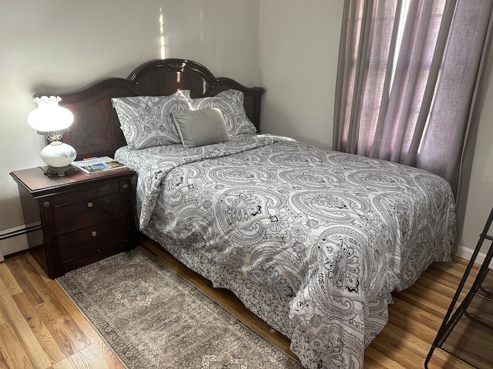Cozy Stay W/ Bedroom, Kitchen, And Deck - Deer Park, NY