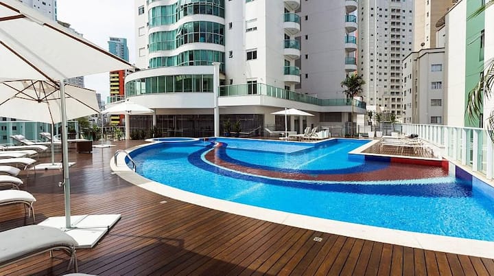 Apto Alto Padrão Com Churrasqueira E 4 Garagens - Balneário Camboriú